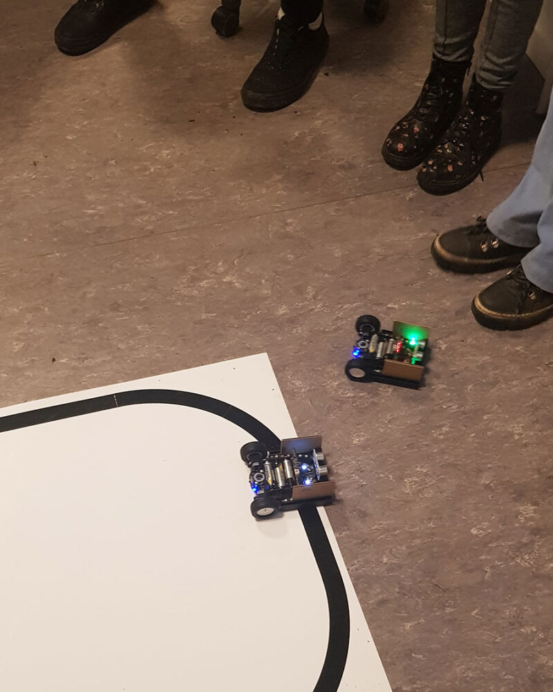 Sumo-battle med micro:bit på hjul - FabLabatSchooldk