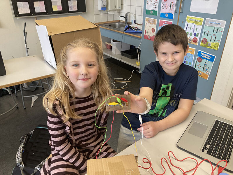 Makey Makey controller til Y8-spil - FabLabatSchooldk