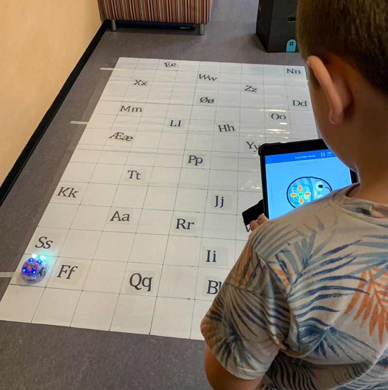 Bluebots - kode til dansk og matematik - FabLabatSchooldk